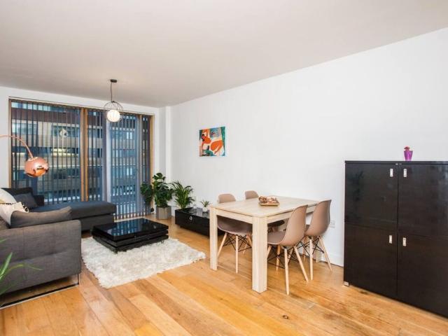 2 Bed Flat, Crampton Street, SE17
