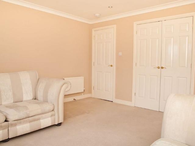 2 Bed Flat, Craiglockhart Loan, EH14