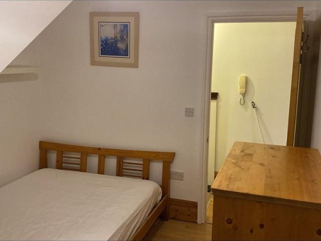 2 Bed Flat, Craven Avenue, W5
