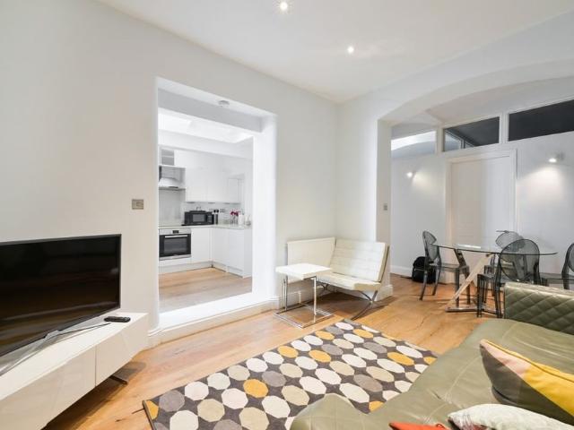 2 Bed Flat, Cromwell Place, SW7