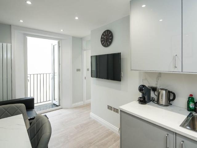2 Bed Flat, Cromwell Road, SW7