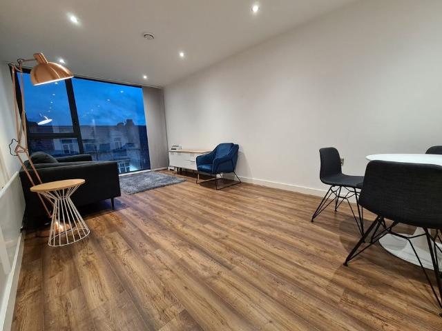 2 Bed Flat, Crossbank House, M7
