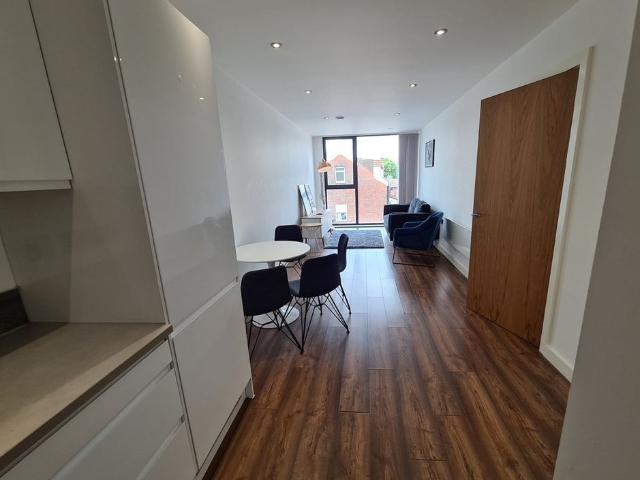 2 Bed Flat, Crossbank House, M7