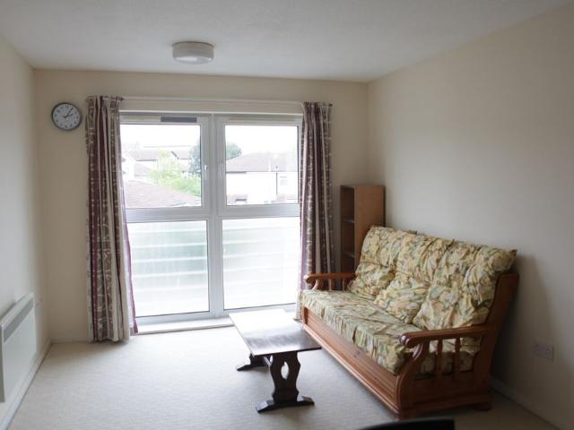 2 Bed Flat, Crown Station Place, L7