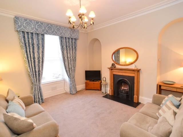2 Bed Flat, Crown Street, AB11