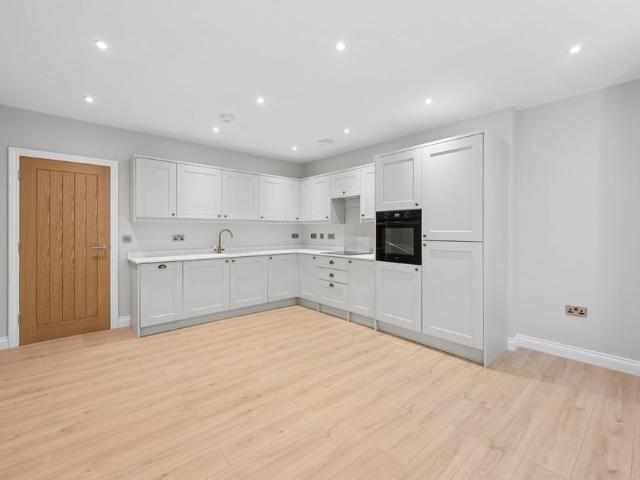 2 Bed Flat, Croxteth Road, L8