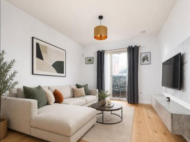 2 Bed Flat, Cruickshank Gardens, EH12