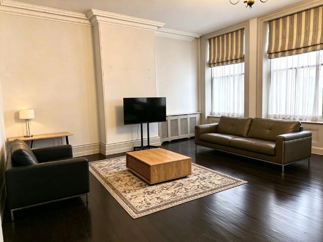 2 Bed Flat, Crutched Friars, EC3N
