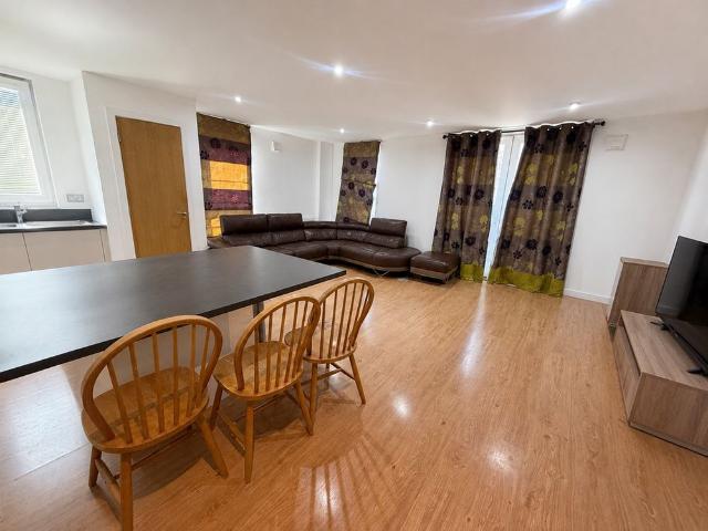 2 Bed Flat, Duke Court, TW3