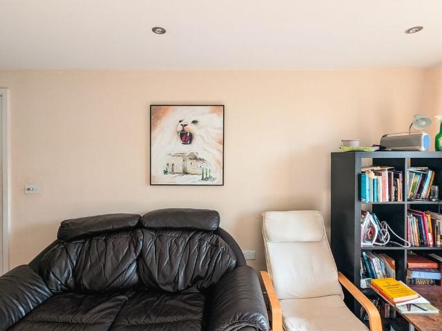 2 Bed Flat, Durnsford Road, SW19