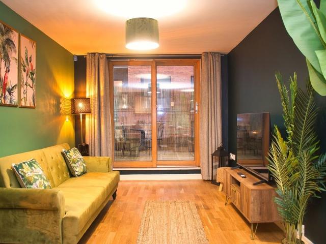2 Bed Flat, Dyche Street, M4