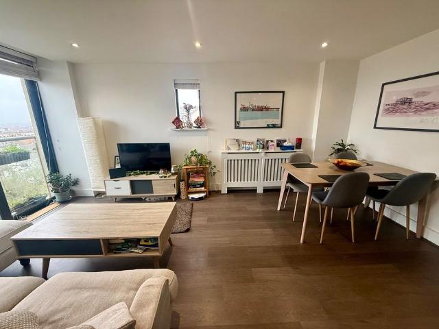 2 Bed Flat, Dyke Road, BN1