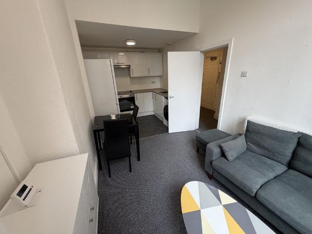 2 Bed Flat, Daisy Bank Road, M14