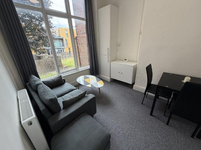 2 Bed Flat, Daisy Bank Road, M14
