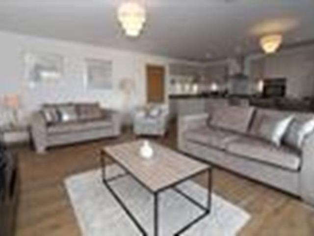 2 Bed Flat, Dalgety Road, EH7