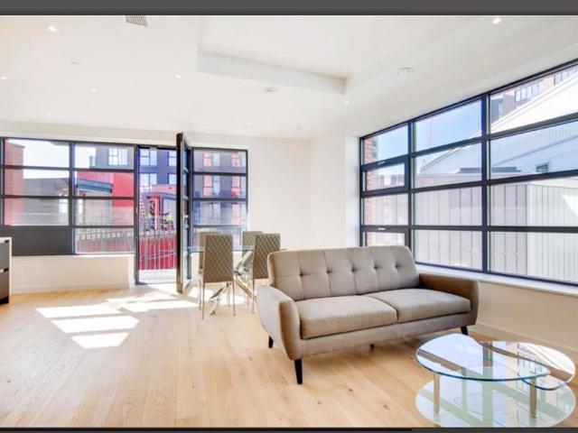 2 Bed Flat, Defoe House, E14