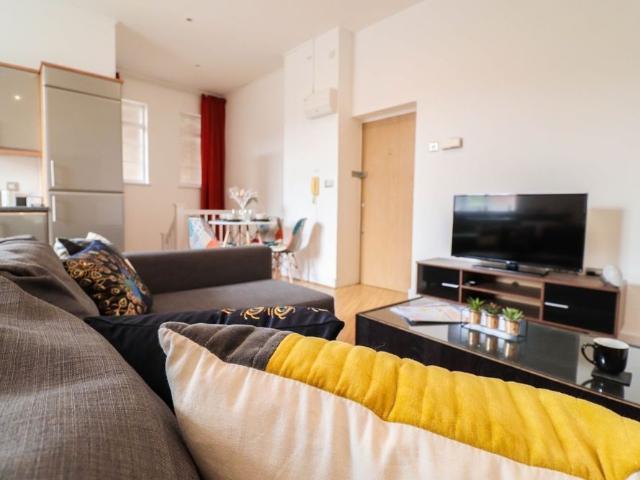 2 Bed Flat, Denmark Road, SE5