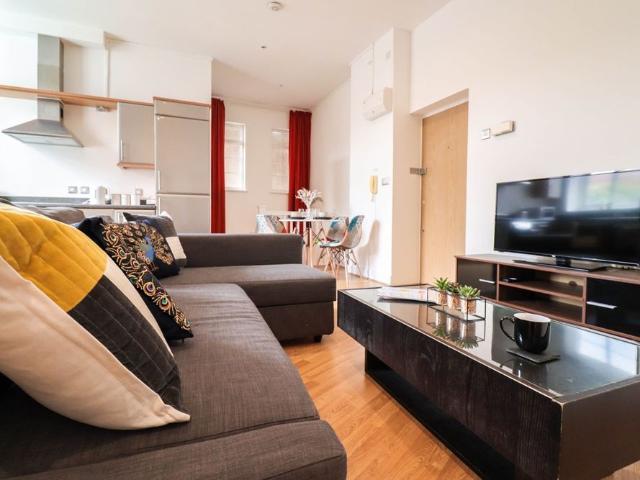 2 Bed Flat, Denmark Road, SE5