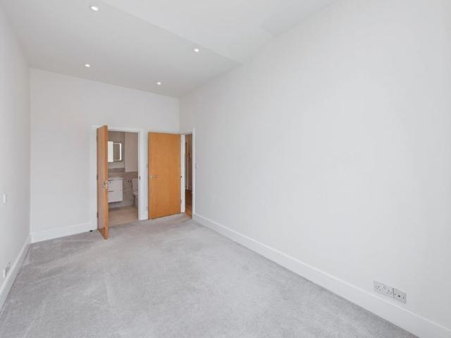2 Bed Flat, Deptford Broadway, SE8