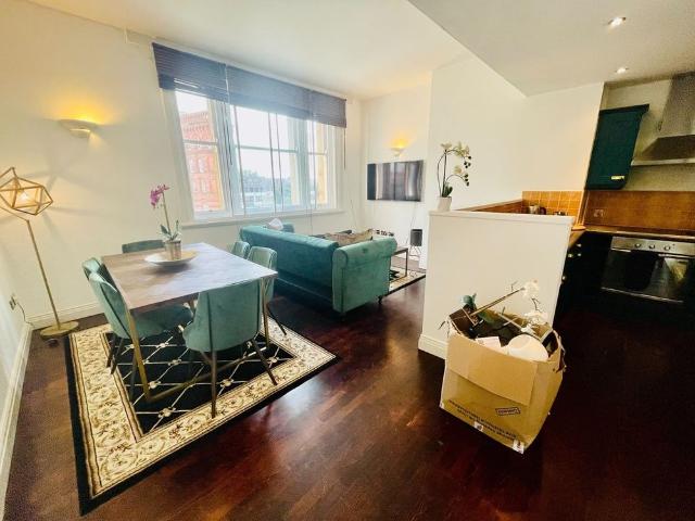 2 Bed Flat, Dock Street, LS10