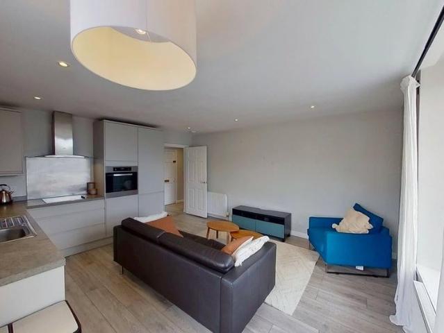 2 Bed Flat, Dock Place, EH6