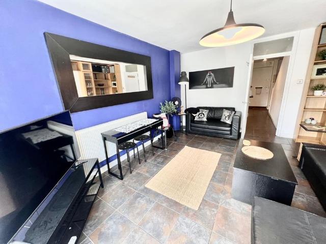 2 Bed Flat, Doric Way, NW1