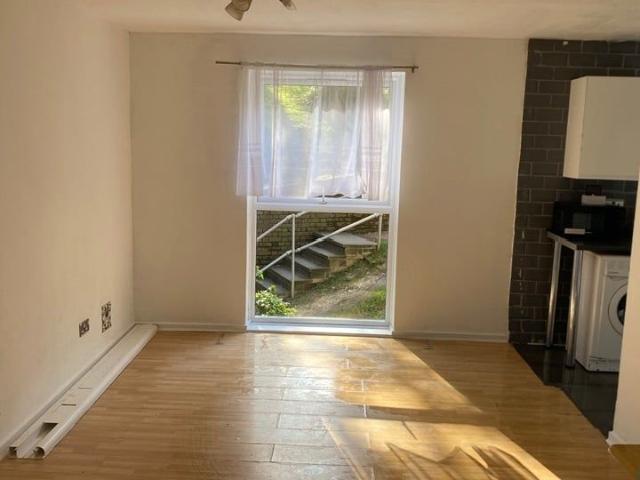 2 Bed Flat, Downs Road, LU1