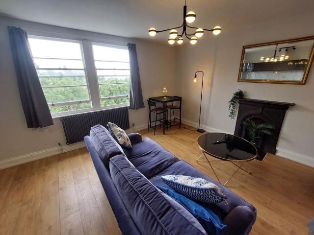 2 Bed Flat, Dover Place, BS8
