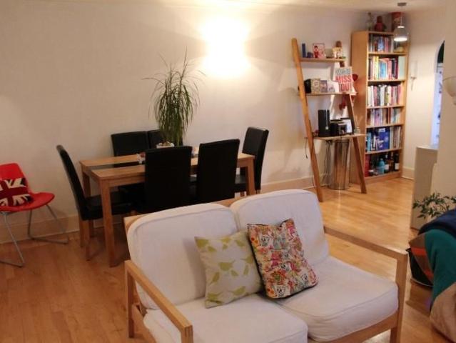 2 Bed Flat, East Hill, SW18