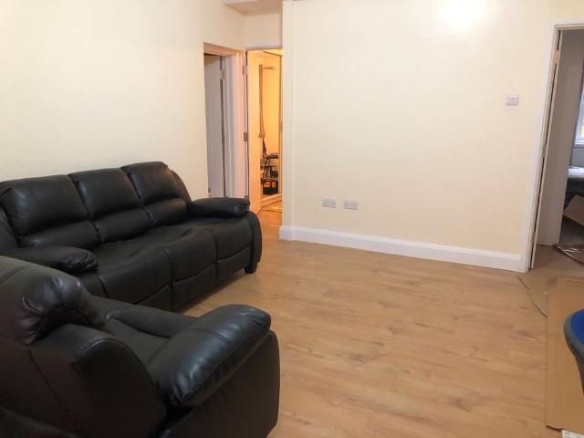 2 Bed Flat, East Hill, SW18