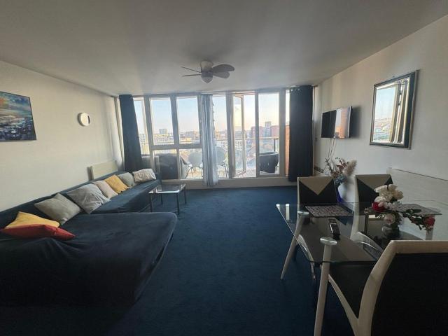 2 Bed Flat, Eastern Quay Apartments, E16