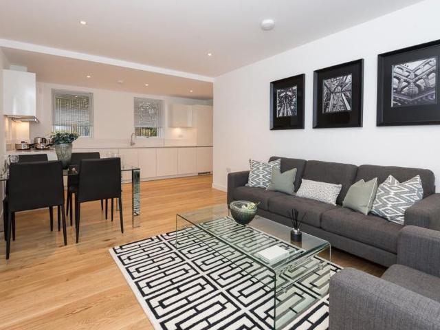 2 Bed Flat, Easton House, TW8