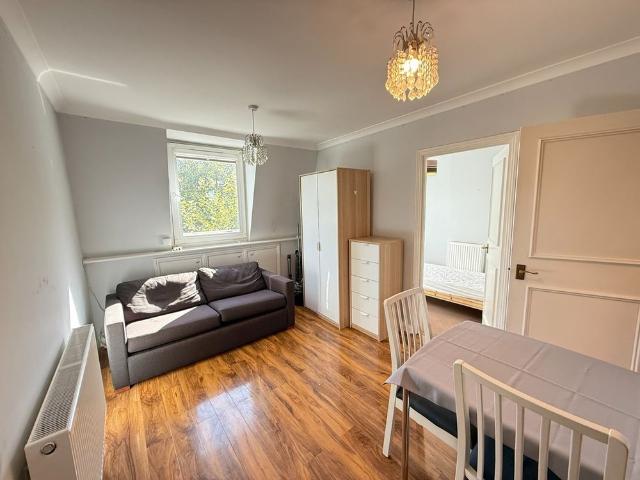 2 Bed Flat, Earls Court, SW5