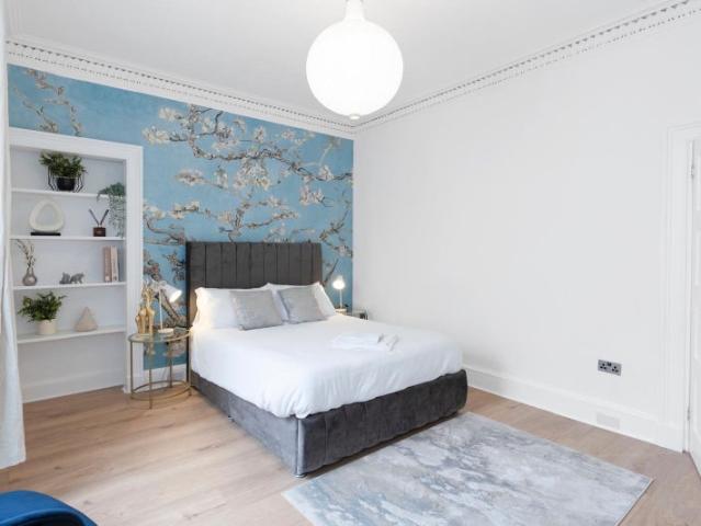 2 Bed Flat | Edinburgh EH3 | Sleeps 2 4 | 1 Month