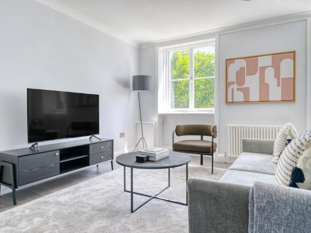 2 Bed Flat, Egerton Place, SW3