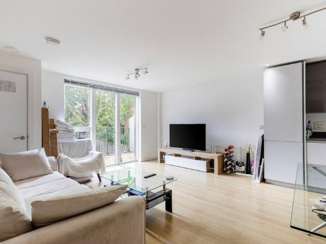 2 Bed Flat, Egleton House, SW15