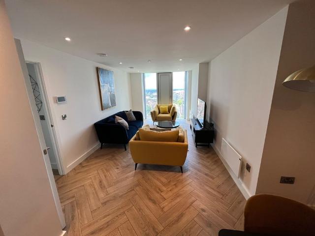 2 Bed Flat, Elizabeth Tower, M15