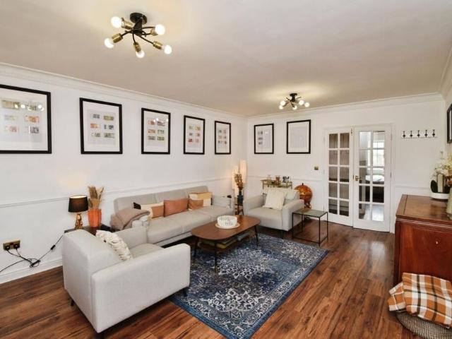 2 Bed Flat, Elizabeth Fry Place, SE18