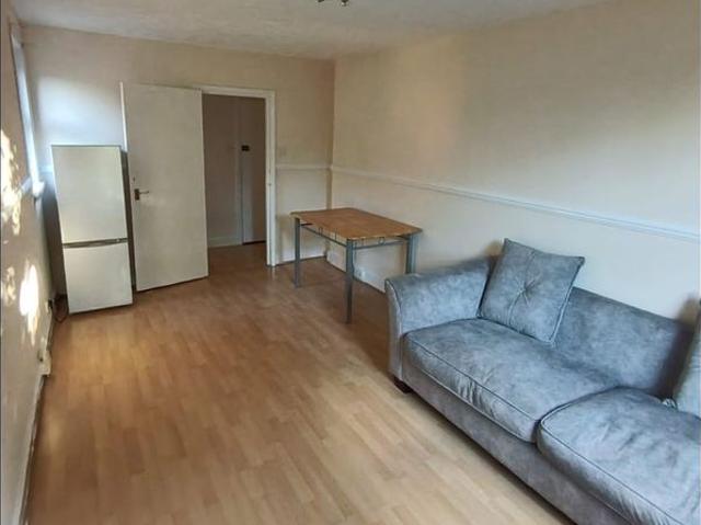 2 Bed Flat, Elliott Road, CR7