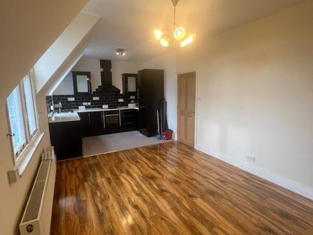 2 Bed Flat, Elmsley Road, L18