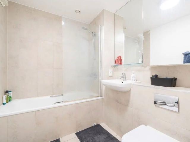 2 Bed Flat, Empire Way, HA9