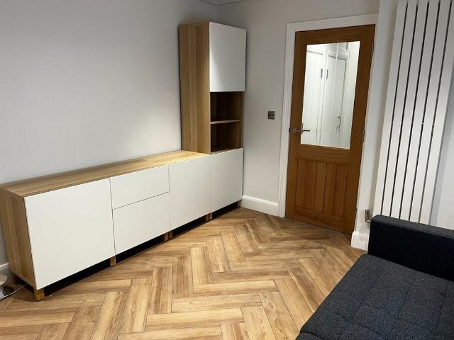 2 Bed Flat, Emu Road, SW8