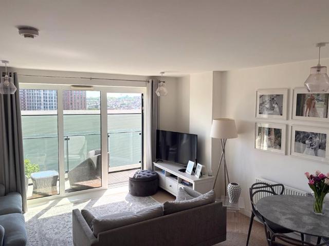 2 Bed Flat, Enterprise Way, SW18