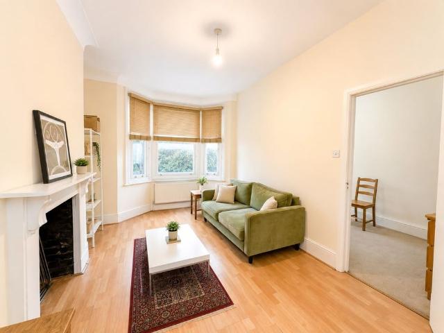 2 Bed Flat, Fulham Palace Road, SW6