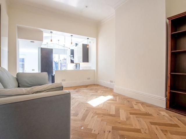 2 Bed Flat, Fulham Road, SW10