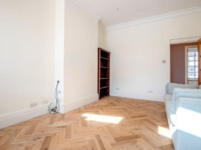 2 Bed Flat, Fulham Road, SW10