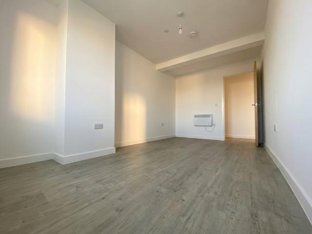 2 Bed Flat, Furness Quay, M50