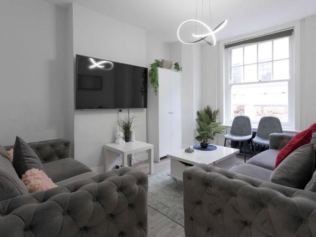 2 Bed Flat, Furnival Mansions, W1T