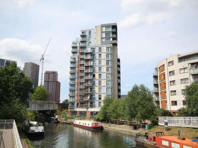 2 Bed Flat, Fairbanks Court, HA0