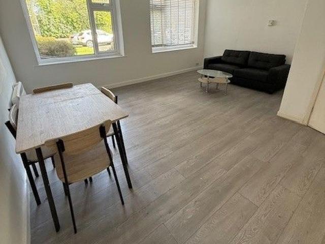 2 Bed Flat, Fairfield Court, M14
